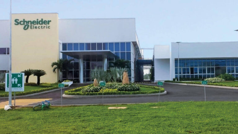 Design and construction of a data center : SCHNEIDER ELECTRIC